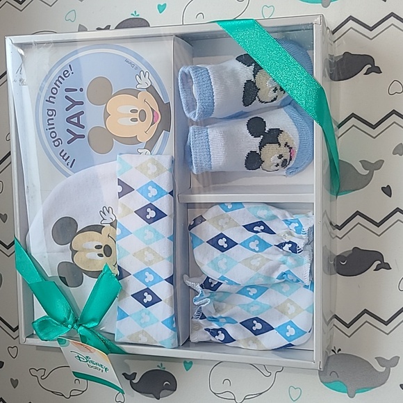 Disney | Accessories | Mickey Take Me Home Set | Poshmark
